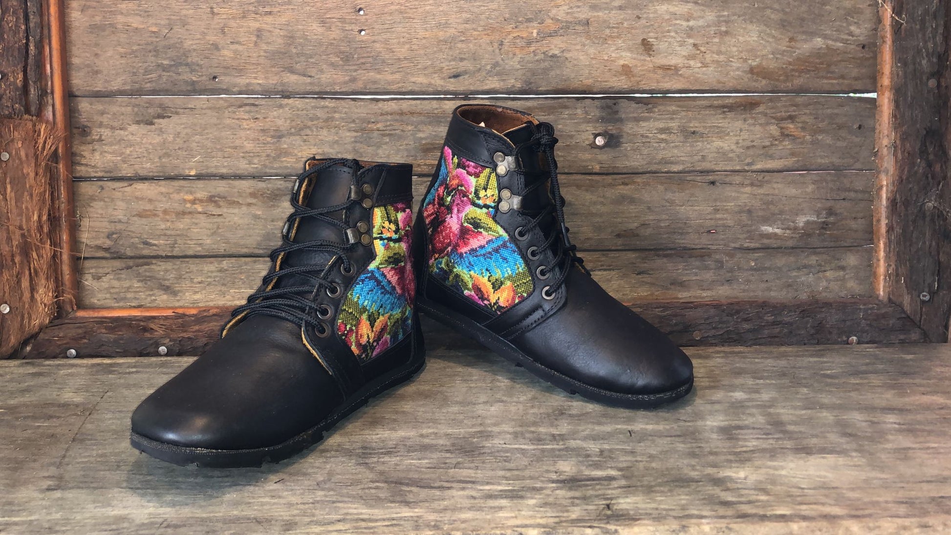 Size 39 Barefoot Sierra Boot - Hummingbird Beauty – Ethnic Spirit